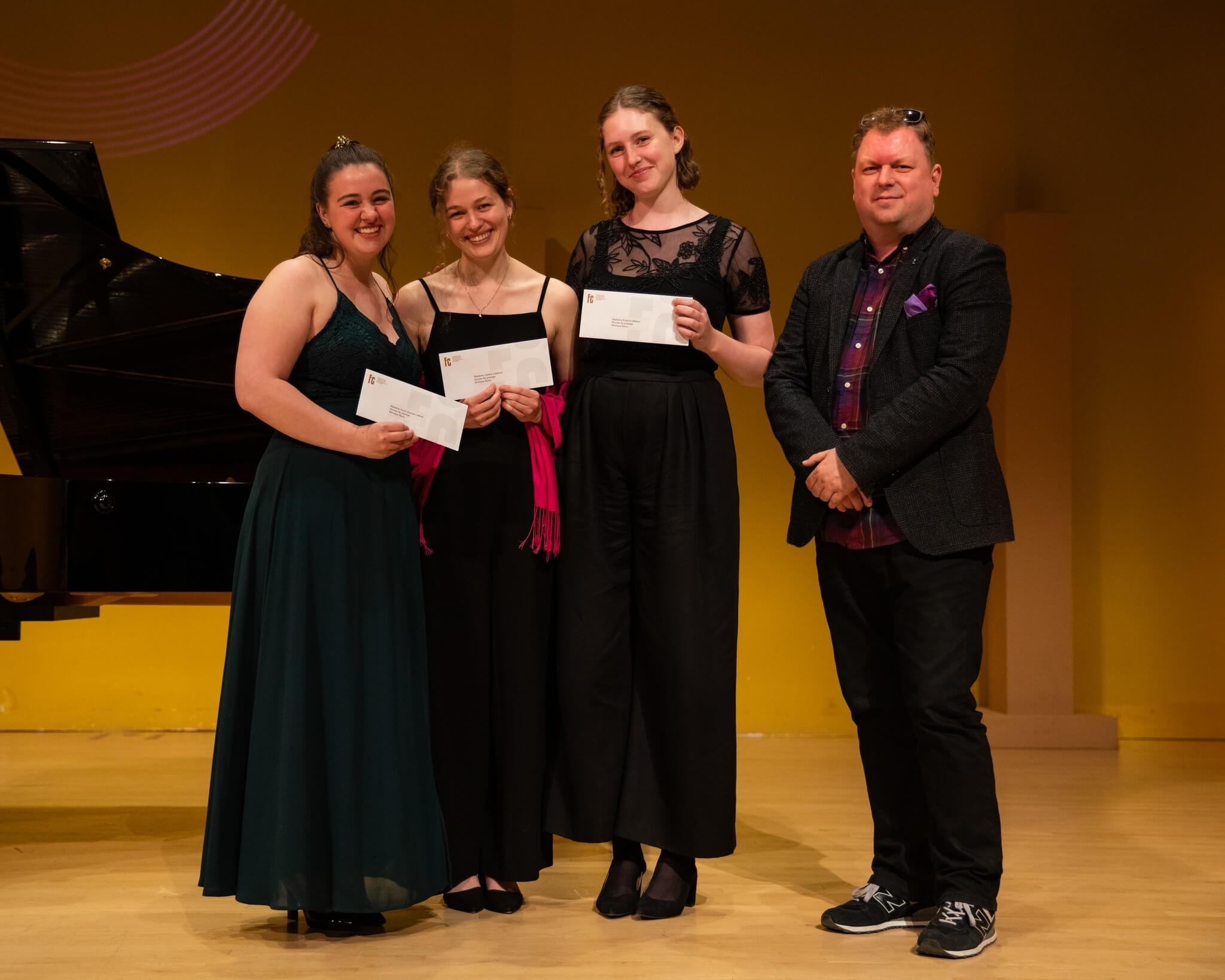 Monique-Barry prestige bursary - ADÉSAQ